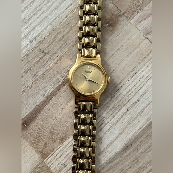 Seiko | Accessories | Seiko Ladies Watch Vintage Gold Tone Bracelet Case Dial Hands | Poshmark